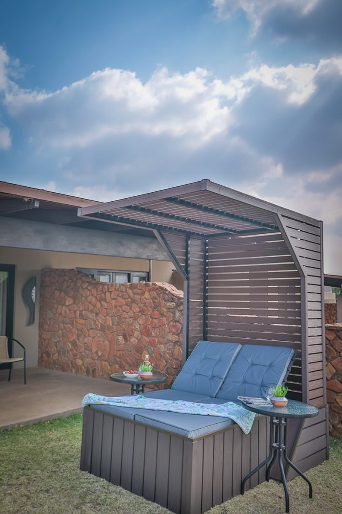 Daybed – Techno Steam Sauna & Jacuzzi